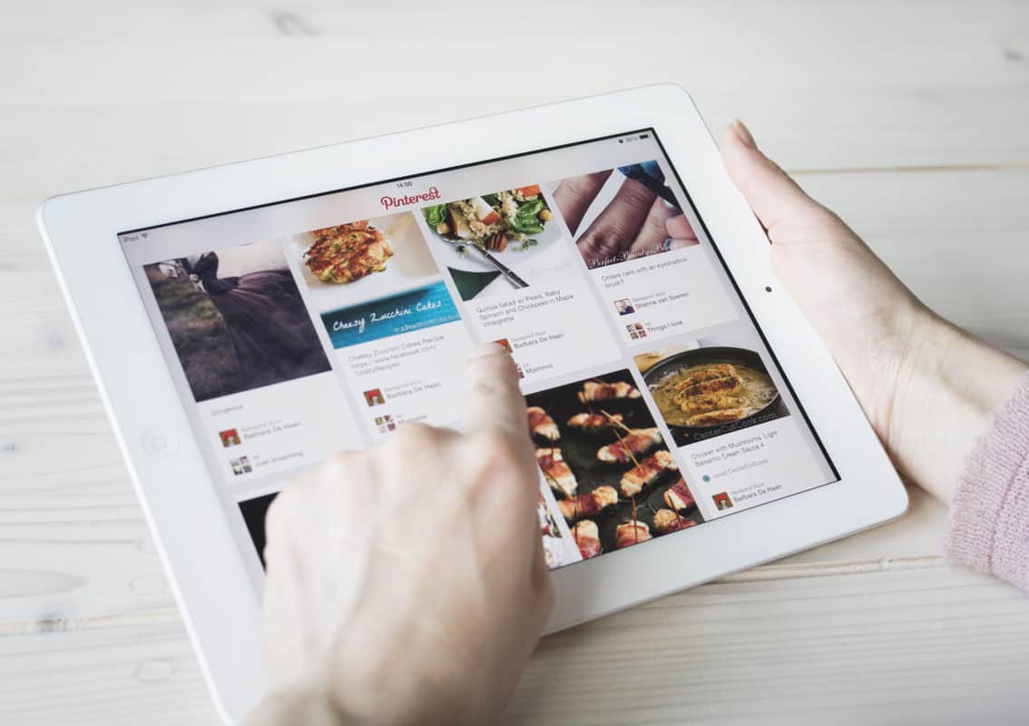 11 Best Ways To Get Paid To Post Ads (Earn $1K/Month)