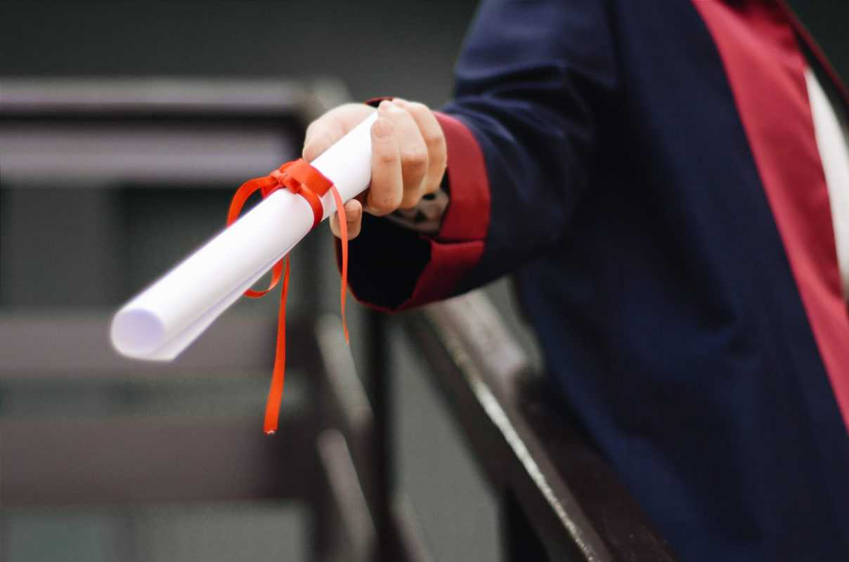 21 Hardest & Easiest Jobs That Pay $100K (College Or Not)