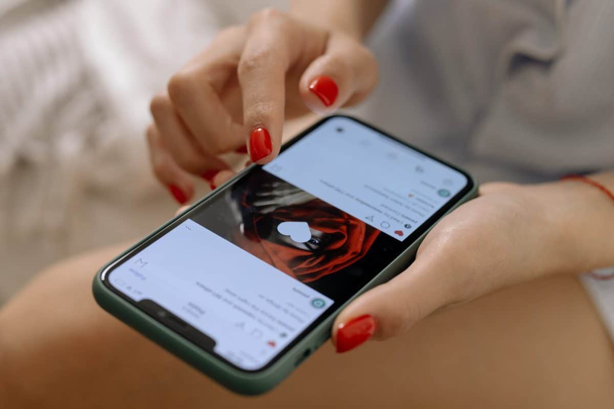16 Best Sites & Apps To Sell Feet Pics & Make Money Online