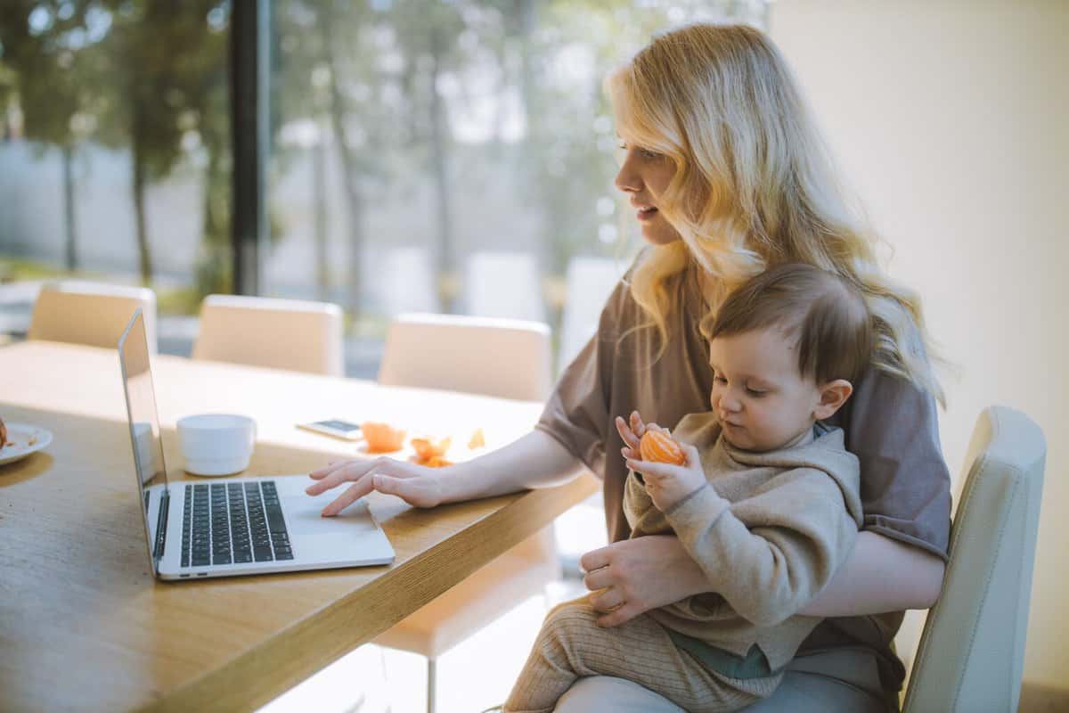 25 Side Hustles For Single Moms To Fit Into Busy Schedules