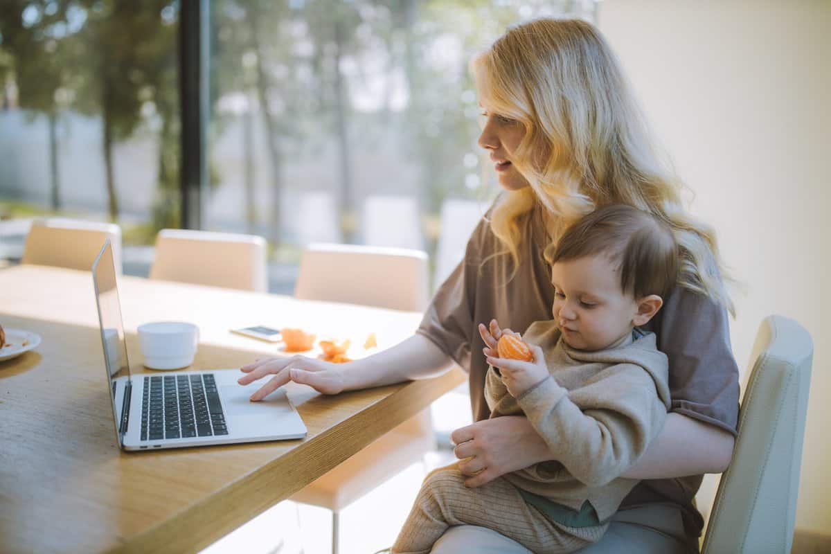 25 Side Hustles For Single Moms To Fit Into Busy Schedules