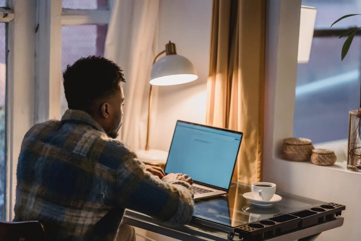 15 Best Overnight Remote Jobs: $25/Hour Working From Home